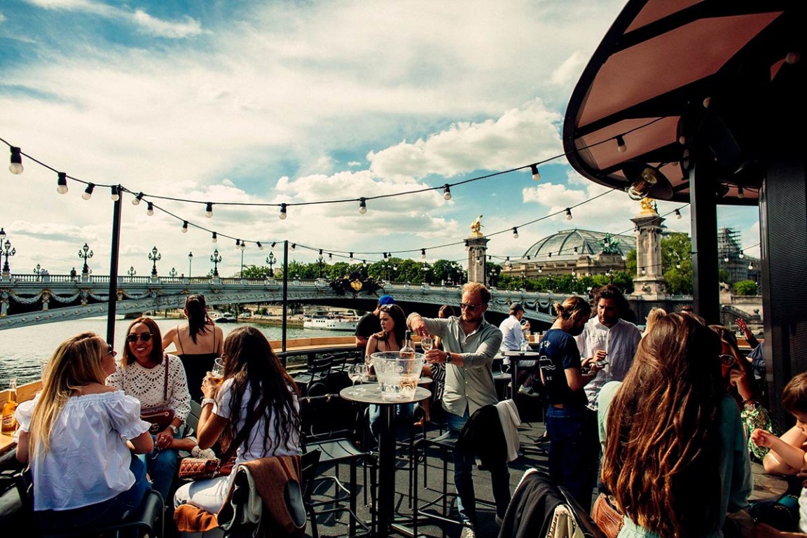 Le Flow : Une péniche qui accueille les jeunes pour faire la fête