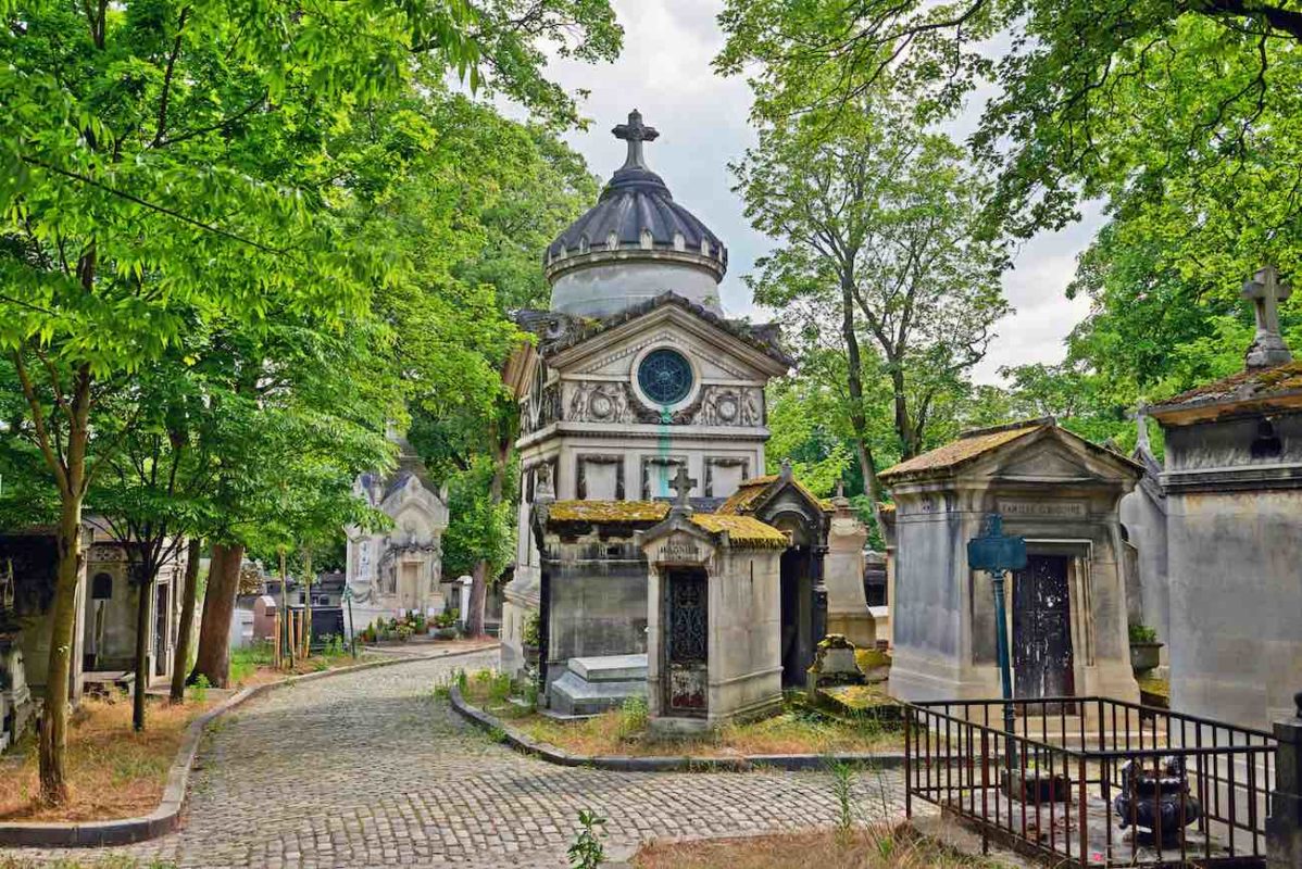 Les 10 plus belles tombes du cimetière du Père Lachaise - OutgoMag
